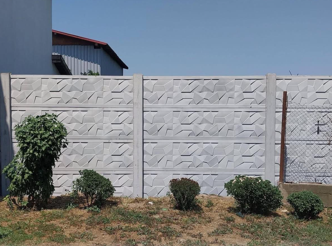 Cum să construiești un gard din beton folosind matrițe pentru gard ...